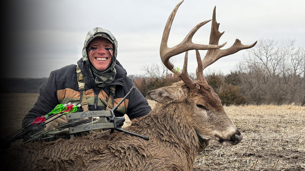 GNARLY OLD 8pt Whitetail Slips Up on a GNARLY DAYS sit - Nock On Archery